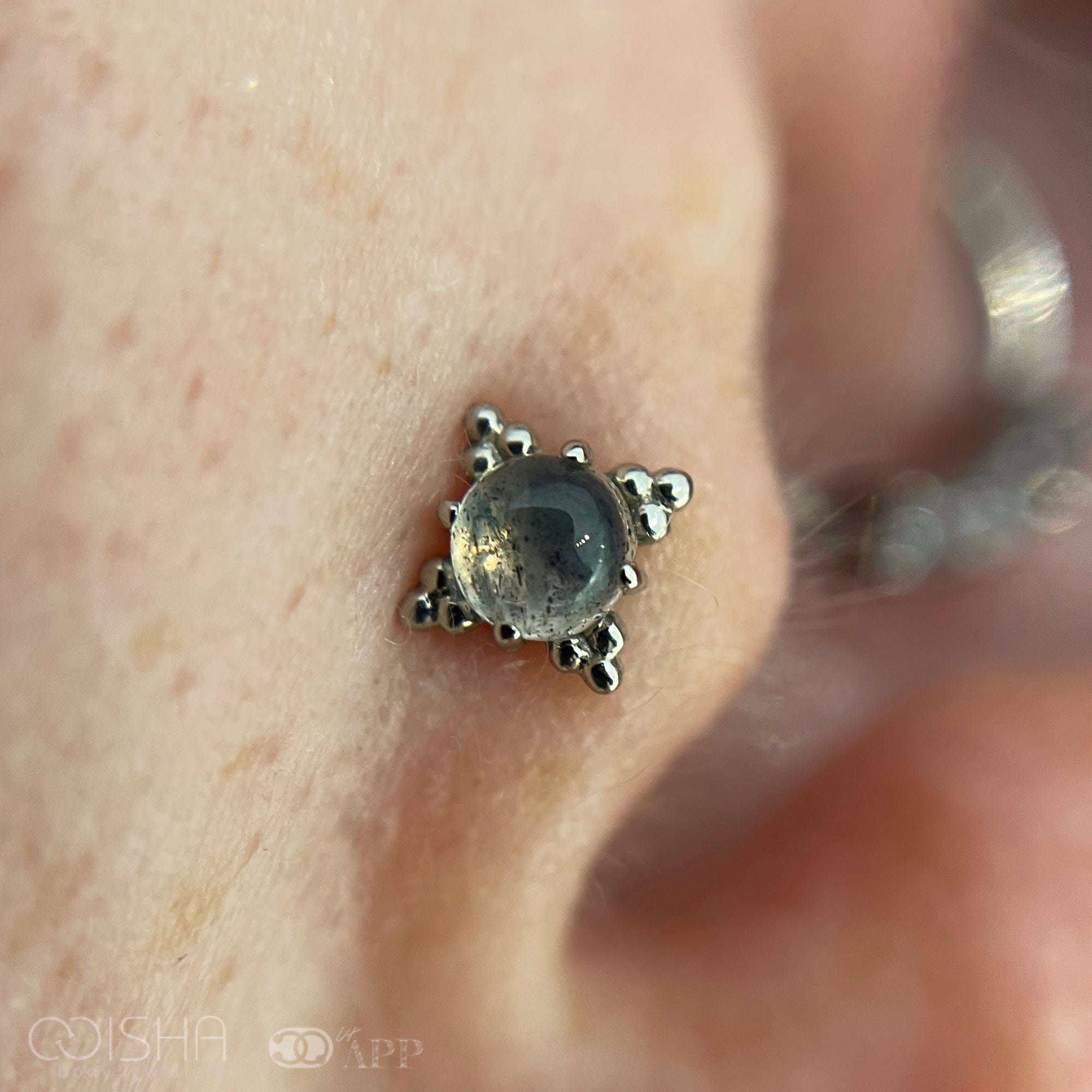 Anatometal 18ct Gold Labradorite Zia End - Isha Body Jewellery